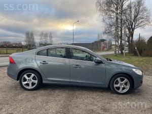 Zils Volvo S60 2010 Rīga, ar dzinēja tilpumu 2.00 L un nobraukumu 281 tūkst. km par 5990 €, foto 6 vietnē AUTOMOTO.COM.LV