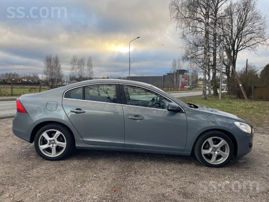 Zils Volvo S60 2010 Rīga, ar dzinēja tilpumu 2.00 L un nobraukumu 281 tūkst. km par 5990 €, foto 6 vietnē AUTOMOTO.COM.LV