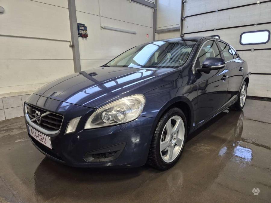 Zils Volvo S60 2010 Raseiniai, ar dzinēja tilpumu 1.98 L un nobraukumu 318 tūkst. km par 6200 €, foto 1 vietnē AUTOMOTO.COM.LV