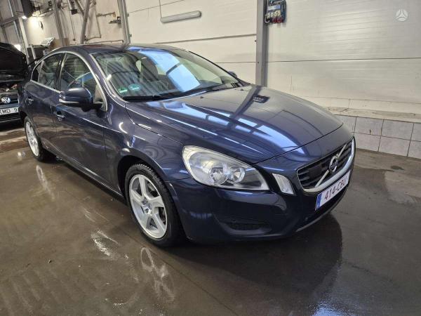 Zils Volvo S60 2010 Raseiniai, ar dzinēja tilpumu 1.98 L un nobraukumu 318 tūkst. km par 6200 €, foto 2 vietnē AUTOMOTO.COM.LV