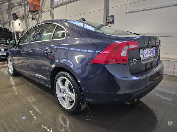 Zils Volvo S60 2010 Raseiniai, ar dzinēja tilpumu 1.98 L un nobraukumu 318 tūkst. km par 6200 €, foto 4 vietnē AUTOMOTO.COM.LV