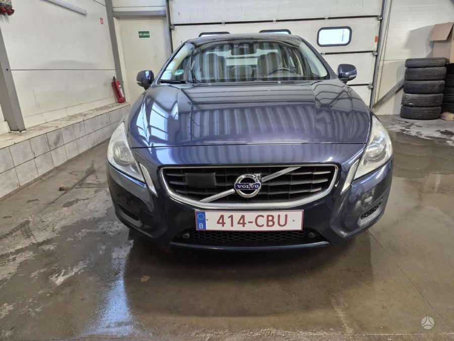 Zils Volvo S60 2010 Raseiniai, ar dzinēja tilpumu 1.98 L un nobraukumu 318 tūkst. km par 6200 €, foto 5 vietnē AUTOMOTO.COM.LV