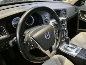 Zils Volvo S60 2010 Raseiniai, ar dzinēja tilpumu 1.98 L un nobraukumu 318 tūkst. km par 6200 €, foto 16 vietnē AUTOMOTO.COM.LV