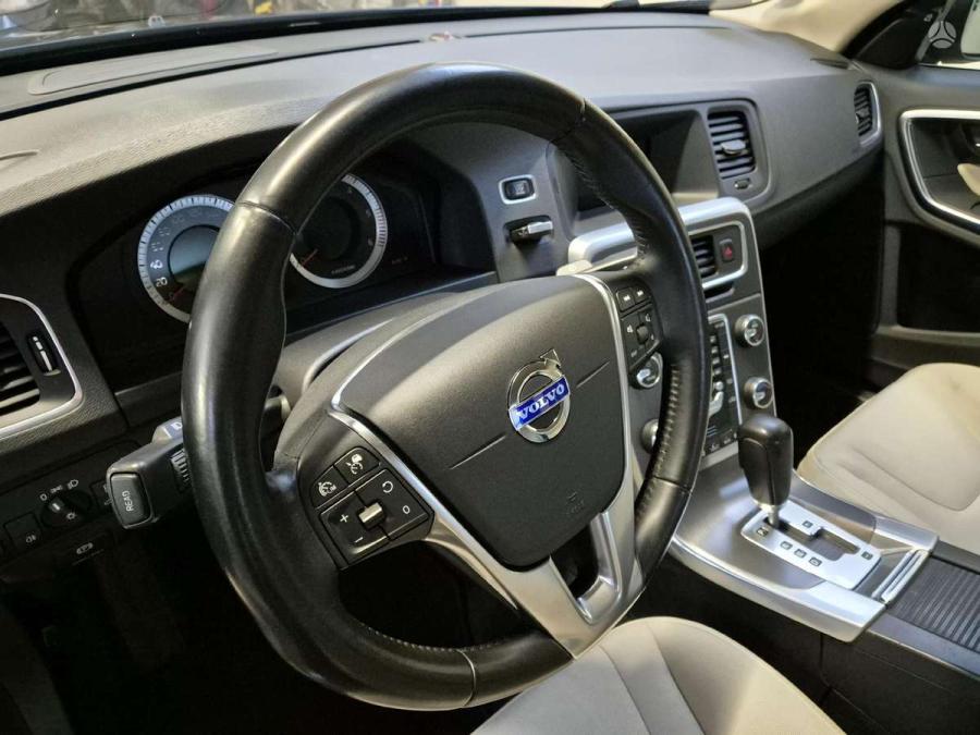 Zils Volvo S60 2010 Raseiniai, ar dzinēja tilpumu 1.98 L un nobraukumu 318 tūkst. km par 6200 €, foto 16 vietnē AUTOMOTO.COM.LV