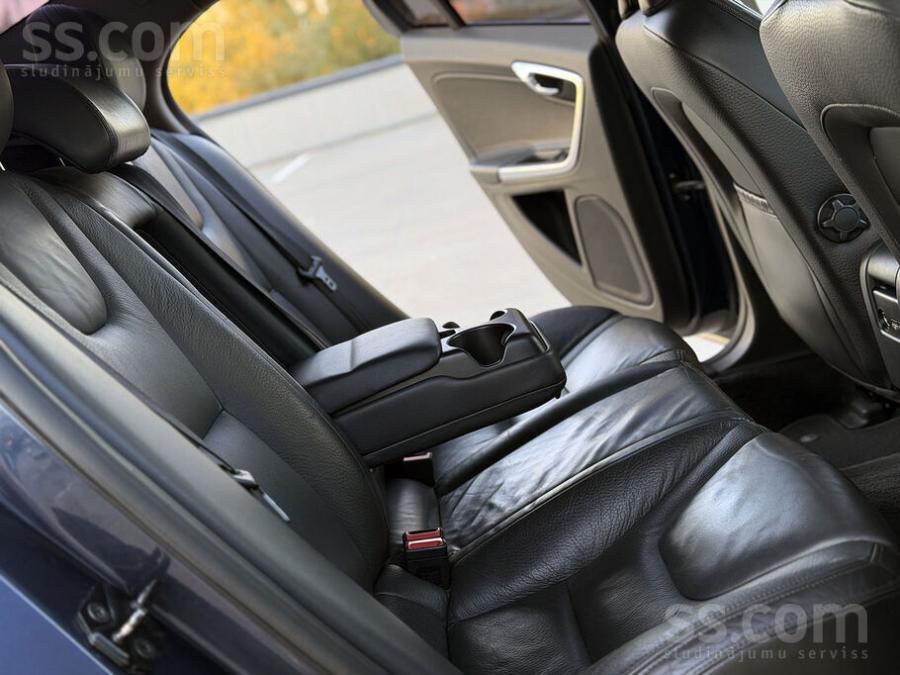 Zils Volvo S60 2010 Rīga, ar dzinēja tilpumu 2.40 L un nobraukumu 291 tūkst. km par 5000 €, foto 15 vietnē AUTOMOTO.COM.LV