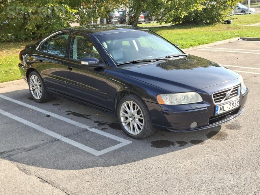 Zils Volvo S60 2010 Rīga, ar dzinēja tilpumu 2.40 L un nobraukumu 280 tūkst. km par 3100 €, foto 3 vietnē AUTOMOTO.COM.LV