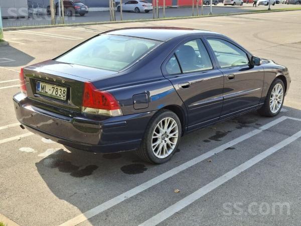 Zils Volvo S60 2010 Rīga, ar dzinēja tilpumu 2.40 L un nobraukumu 280 tūkst. km par 3100 €, foto 4 vietnē AUTOMOTO.COM.LV