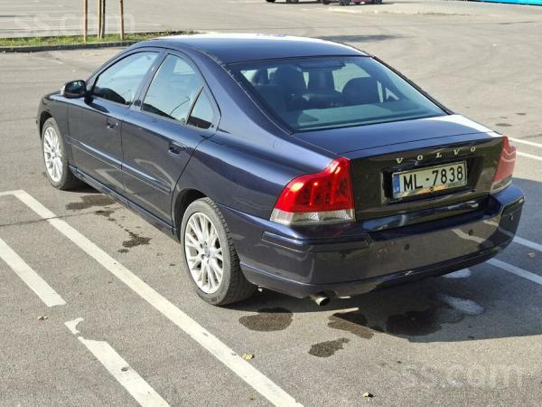 Zils Volvo S60 2010 Rīga, ar dzinēja tilpumu 2.40 L un nobraukumu 280 tūkst. km par 3100 €, foto 5 vietnē AUTOMOTO.COM.LV