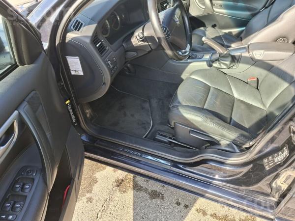 Zils Volvo S60 2010 Rīga, ar dzinēja tilpumu 2.40 L un nobraukumu 280 tūkst. km par 3100 €, foto 9 vietnē AUTOMOTO.COM.LV