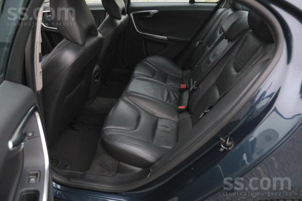 Zils Volvo S60 2010 Rīga, ar dzinēja tilpumu 2.40 L un nobraukumu 223 tūkst. km par 6790 €, foto 10 vietnē AUTOMOTO.COM.LV