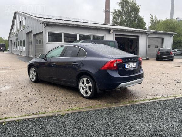 Blue Volvo S60 2011 in Jelgava, with an engine capacity of 2.40 L and mileage of 293 thousand km for 5450 €, photo 3 on AUTOMOTO.COM.LV