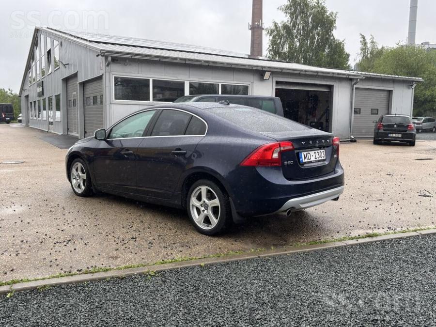 Zils Volvo S60 2011 Jelgava, ar dzinēja tilpumu 2.40 L un nobraukumu 293 tūkst. km par 5450 €, foto 3 vietnē AUTOMOTO.COM.LV