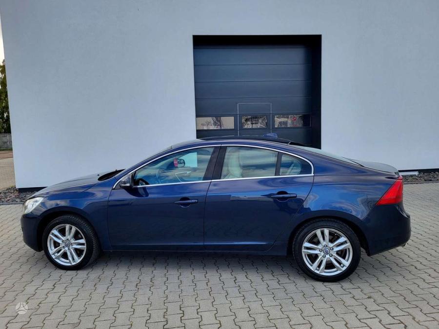 Zils Volvo S60 2011 Šauļi, ar dzinēja tilpumu 1.60 L un nobraukumu 370 tūkst. km par 3950 €, foto 5 vietnē AUTOMOTO.COM.LV