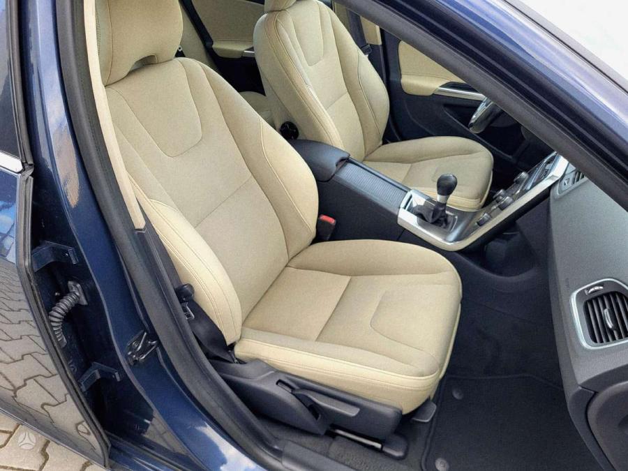 Zils Volvo S60 2011 Šauļi, ar dzinēja tilpumu 1.60 L un nobraukumu 370 tūkst. km par 3950 €, foto 8 vietnē AUTOMOTO.COM.LV