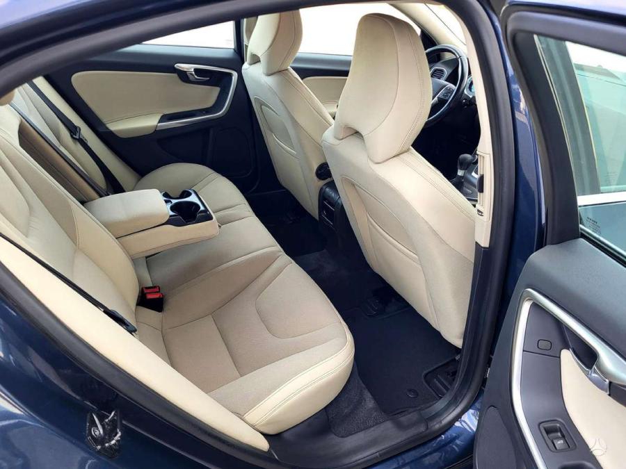 Zils Volvo S60 2011 Šauļi, ar dzinēja tilpumu 1.60 L un nobraukumu 370 tūkst. km par 3950 €, foto 10 vietnē AUTOMOTO.COM.LV
