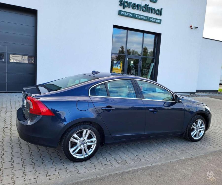 Zils Volvo S60 2011 Šauļi, ar dzinēja tilpumu 1.60 L un nobraukumu 370 tūkst. km par 3950 €, foto 15 vietnē AUTOMOTO.COM.LV