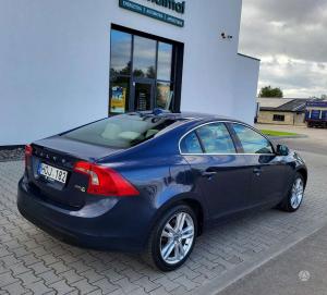 Zils Volvo S60 2011 Šauļi, ar dzinēja tilpumu 1.60 L un nobraukumu 370 tūkst. km par 3950 €, foto 16 vietnē AUTOMOTO.COM.LV