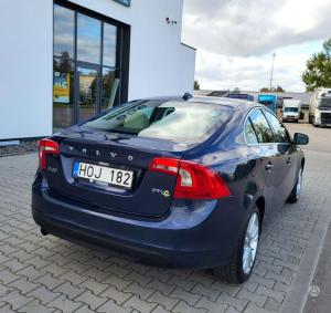 Zils Volvo S60 2011 Šauļi, ar dzinēja tilpumu 1.60 L un nobraukumu 370 tūkst. km par 3950 €, foto 17 vietnē AUTOMOTO.COM.LV