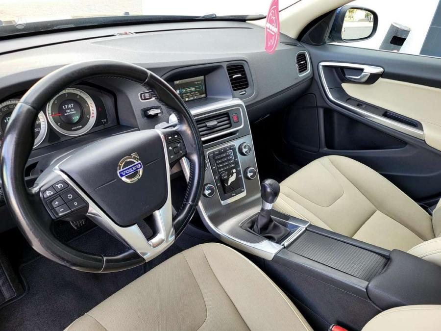Zils Volvo S60 2011 Šauļi, ar dzinēja tilpumu 1.60 L un nobraukumu 370 tūkst. km par 3950 €, foto 18 vietnē AUTOMOTO.COM.LV