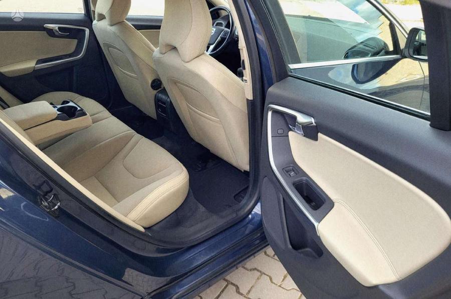 Zils Volvo S60 2011 Šauļi, ar dzinēja tilpumu 1.60 L un nobraukumu 370 tūkst. km par 3950 €, foto 20 vietnē AUTOMOTO.COM.LV