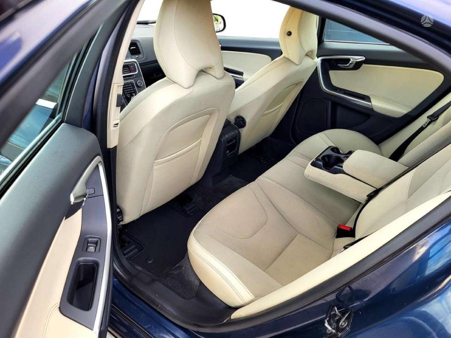 Zils Volvo S60 2011 Šauļi, ar dzinēja tilpumu 1.60 L un nobraukumu 370 tūkst. km par 3950 €, foto 21 vietnē AUTOMOTO.COM.LV