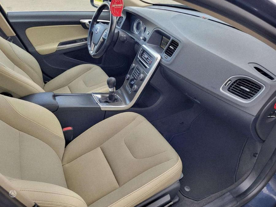 Zils Volvo S60 2011 Šauļi, ar dzinēja tilpumu 1.60 L un nobraukumu 370 tūkst. km par 3950 €, foto 22 vietnē AUTOMOTO.COM.LV