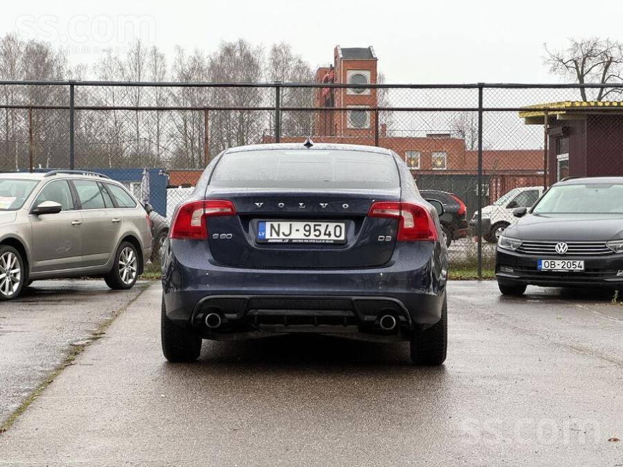 Zils Volvo S60 2011 Rīga, ar dzinēja tilpumu 2.00 L un nobraukumu 242 tūkst. km par 6700 €, foto 5 vietnē AUTOMOTO.COM.LV