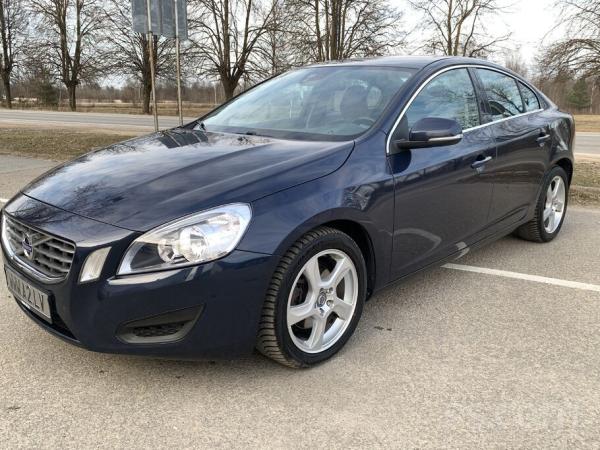 Zils Volvo S60 2011 Ogre, ar dzinēja tilpumu 2.00 L un nobraukumu 260 tūkst. km par 5990 €, foto 2 vietnē AUTOMOTO.COM.LV
