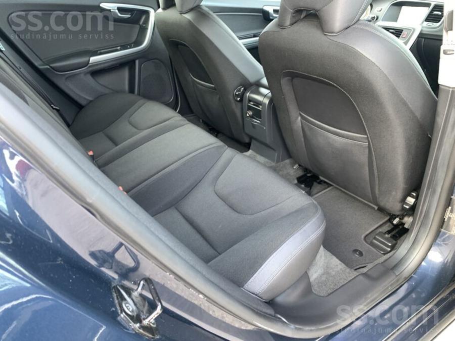Zils Volvo S60 2011 Ogre, ar dzinēja tilpumu 2.00 L un nobraukumu 260 tūkst. km par 5990 €, foto 10 vietnē AUTOMOTO.COM.LV
