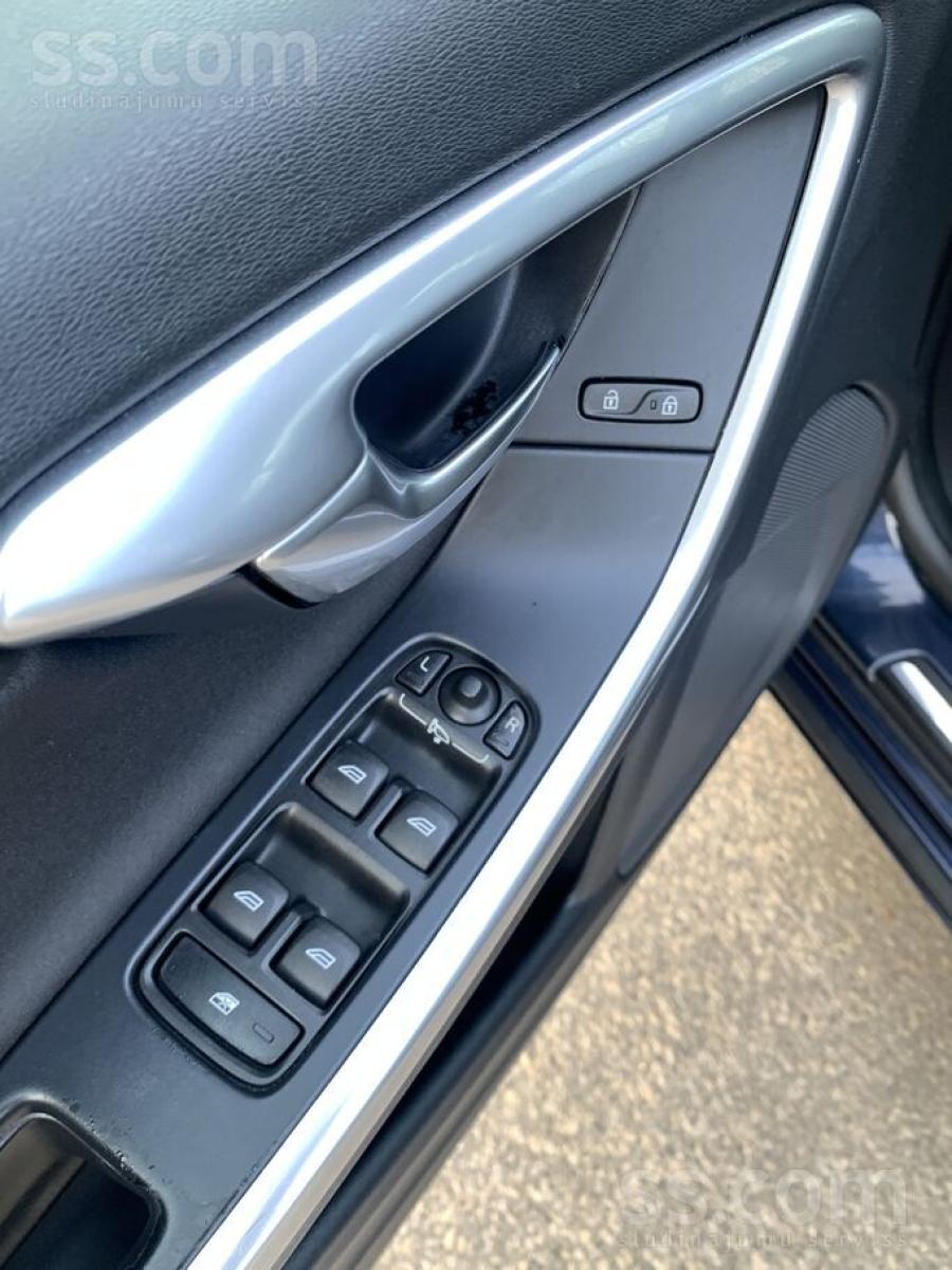 Zils Volvo S60 2011 Ogre, ar dzinēja tilpumu 2.00 L un nobraukumu 260 tūkst. km par 5990 €, foto 16 vietnē AUTOMOTO.COM.LV