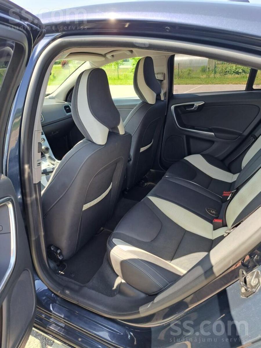 Zils Volvo S60 2011 Rīga, ar dzinēja tilpumu 1.60 L un nobraukumu 262 tūkst. km par 4900 €, foto 8 vietnē AUTOMOTO.COM.LV