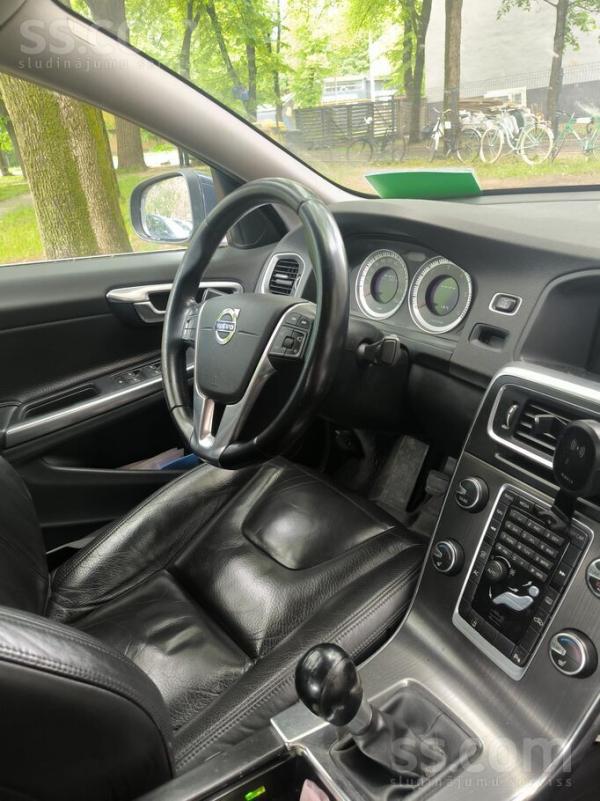 Zils Volvo S60 2011 Rīga, ar dzinēja tilpumu 2.00 L un nobraukumu 404 tūkst. km par 5000 €, foto 2 vietnē AUTOMOTO.COM.LV