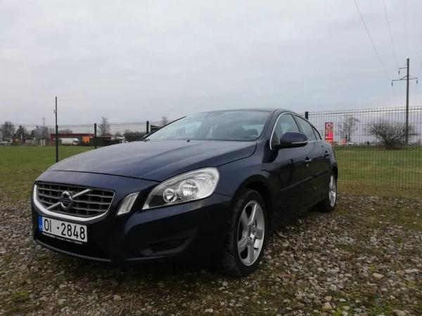 Zils Volvo S60 2011 Saldus, ar dzinēja tilpumu 2.00 L un nobraukumu 244 tūkst. km par 6500 €, foto 1 vietnē AUTOMOTO.COM.LV