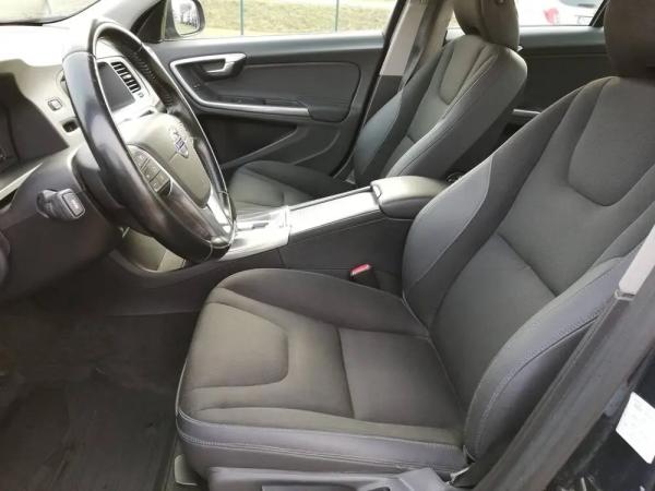 Zils Volvo S60 2011 Saldus, ar dzinēja tilpumu 2.00 L un nobraukumu 244 tūkst. km par 6500 €, foto 7 vietnē AUTOMOTO.COM.LV