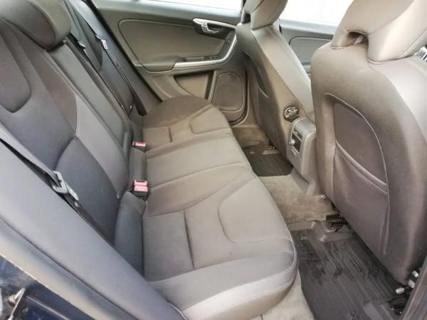 Zils Volvo S60 2011 Saldus, ar dzinēja tilpumu 2.00 L un nobraukumu 244 tūkst. km par 6500 €, foto 9 vietnē AUTOMOTO.COM.LV