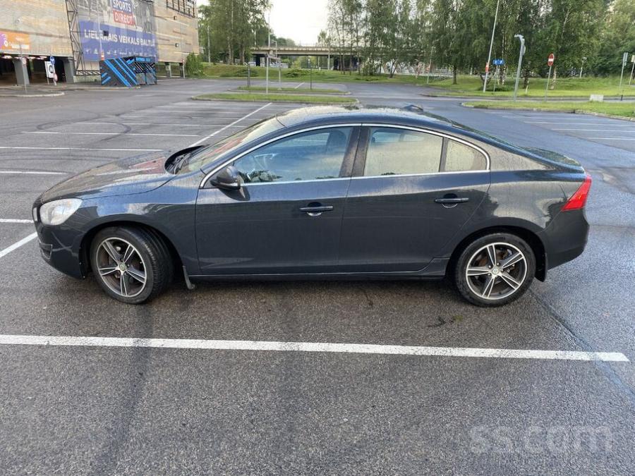 Zils Volvo S60 2011 Rīga, ar dzinēja tilpumu 2.40 L un nobraukumu 224 tūkst. km par 6000 €, foto 4 vietnē AUTOMOTO.COM.LV