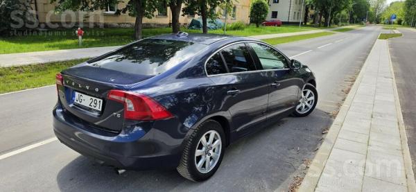 Zils Volvo S60 2011 Rīga, ar dzinēja tilpumu 2.00 L un nobraukumu 160 tūkst. km par 6300 €, foto 4 vietnē AUTOMOTO.COM.LV