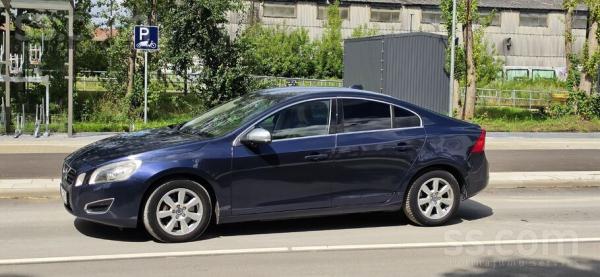 Zils Volvo S60 2011 Rīga, ar dzinēja tilpumu 2.00 L un nobraukumu 160 tūkst. km par 6300 €, foto 5 vietnē AUTOMOTO.COM.LV