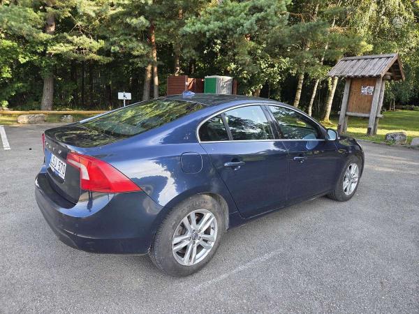 Blue Volvo S60 2011 in Skuodas, with an engine capacity of 1.98 L and mileage of 295 thousand km for 5500 €, photo 4 on AUTOMOTO.COM.LV