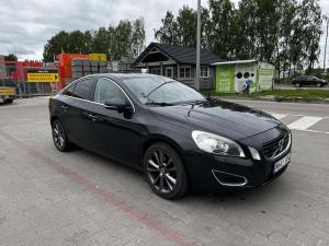 Zils Volvo S60 2011 Viļņa, ar dzinēja tilpumu 1.98 L un nobraukumu 295 tūkst. km par 6500 €, foto  vietnē AUTOMOTO.COM.LV