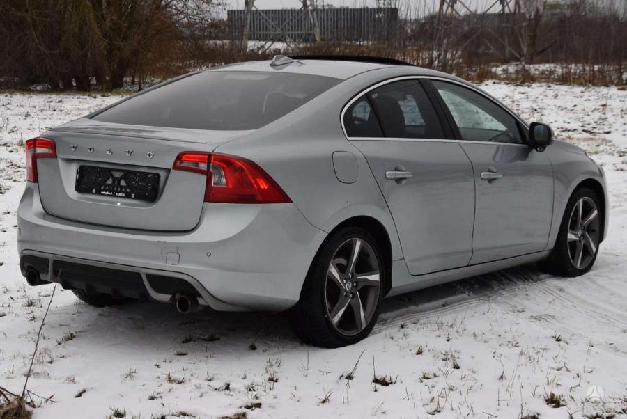 Zils Volvo S60 2012 Viļņa, ar dzinēja tilpumu 1.56 L un nobraukumu 245 tūkst. km par 5900 €, foto 2 vietnē AUTOMOTO.COM.LV