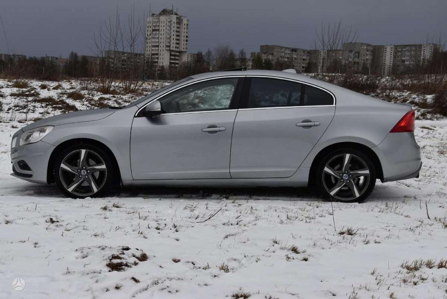 Zils Volvo S60 2012 Viļņa, ar dzinēja tilpumu 1.56 L un nobraukumu 245 tūkst. km par 5900 €, foto 7 vietnē AUTOMOTO.COM.LV