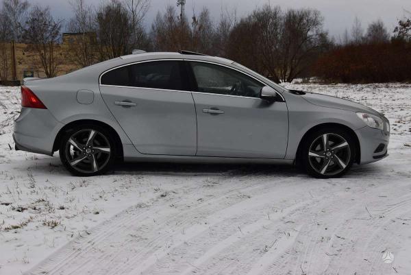 Zils Volvo S60 2012 Viļņa, ar dzinēja tilpumu 1.56 L un nobraukumu 245 tūkst. km par 5900 €, foto 8 vietnē AUTOMOTO.COM.LV