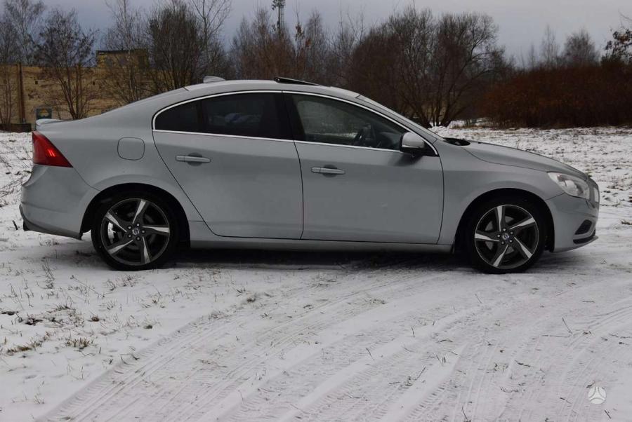Zils Volvo S60 2012 Viļņa, ar dzinēja tilpumu 1.56 L un nobraukumu 245 tūkst. km par 5900 €, foto 8 vietnē AUTOMOTO.COM.LV