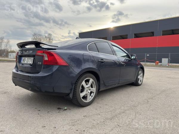 Zils Volvo S60 2012 Rīga, ar dzinēja tilpumu 2.00 L un nobraukumu 340 tūkst. km par 4500 €, foto 3 vietnē AUTOMOTO.COM.LV