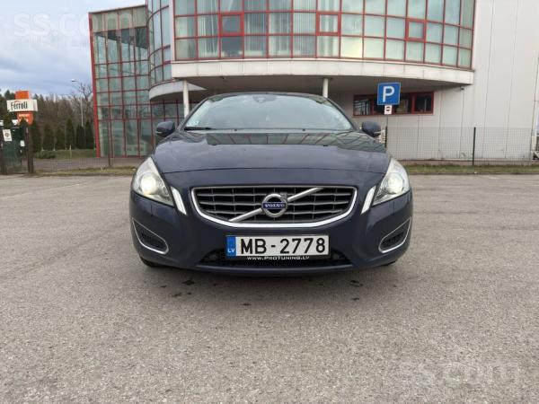 Zils Volvo S60 2012 Rīga, ar dzinēja tilpumu 2.00 L un nobraukumu 340 tūkst. km par 4500 €, foto 5 vietnē AUTOMOTO.COM.LV