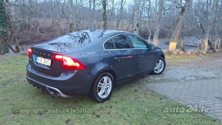 Zils Volvo S60 2012 Tallina, ar dzinēja tilpumu 2.40 L un nobraukumu 192 tūkst. km par 8600 €, foto 2 vietnē AUTOMOTO.COM.LV