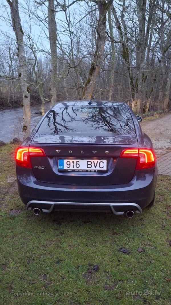 Zils Volvo S60 2012 Tallina, ar dzinēja tilpumu 2.40 L un nobraukumu 192 tūkst. km par 8600 €, foto 3 vietnē AUTOMOTO.COM.LV