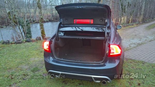 Zils Volvo S60 2012 Tallina, ar dzinēja tilpumu 2.40 L un nobraukumu 192 tūkst. km par 8600 €, foto 4 vietnē AUTOMOTO.COM.LV
