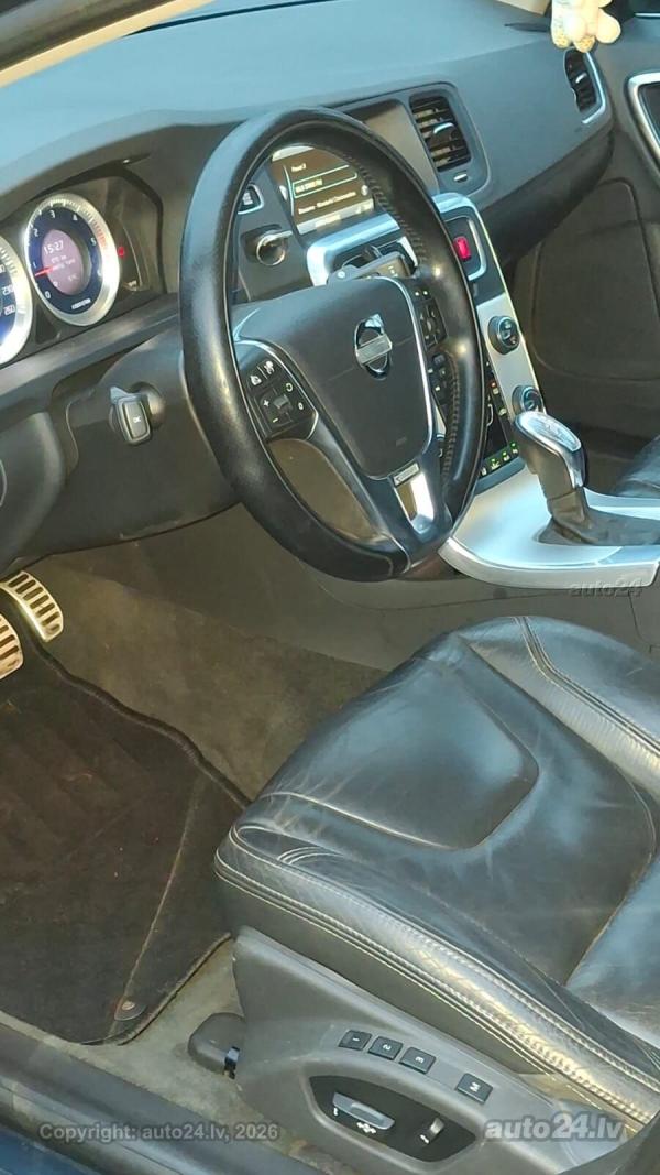 Zils Volvo S60 2012 Tallina, ar dzinēja tilpumu 2.40 L un nobraukumu 192 tūkst. km par 8600 €, foto 6 vietnē AUTOMOTO.COM.LV